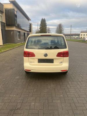 Yellow Volkswagen Touran 2016 in Pasvalys, with an engine capacity of 1.97 L and mileage of 311 thousand km for 4650 €, photo 6 on AUTOMOTO.COM.LV