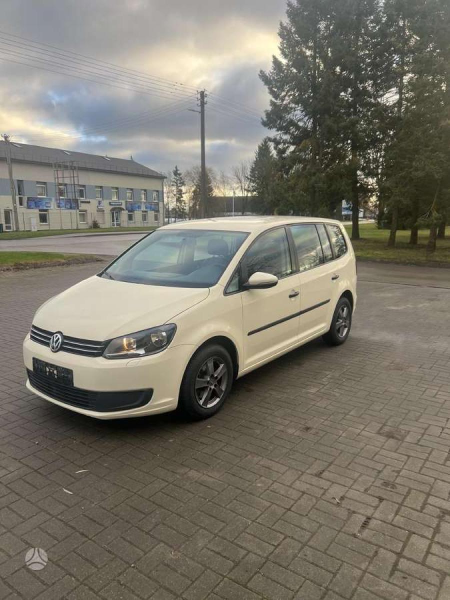 Yellow Volkswagen Touran 2016 in Pasvalys, with an engine capacity of 1.97 L and mileage of 311 thousand km for 4650 €, photo 7 on AUTOMOTO.COM.LV