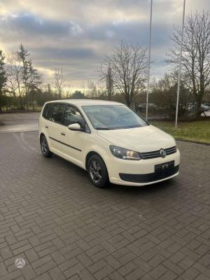 Yellow Volkswagen Touran 2016 in Pasvalys, with an engine capacity of 1.97 L and mileage of 311 thousand km for 4650 €, photo 8 on AUTOMOTO.COM.LV