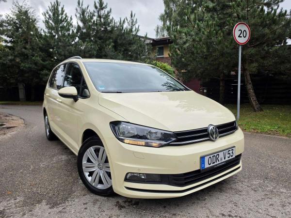 Yellow Volkswagen Touran 2017 in Prienai, with an engine capacity of 2.00 L and mileage of 296 thousand km for 6099 €, photo 1 on AUTOMOTO.COM.LV