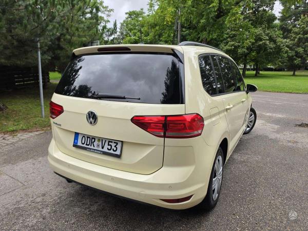 Yellow Volkswagen Touran 2017 in Prienai, with an engine capacity of 2.00 L and mileage of 296 thousand km for 6099 €, photo 3 on AUTOMOTO.COM.LV