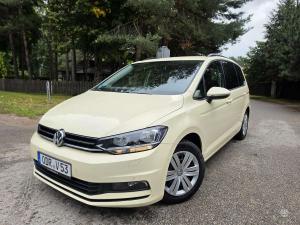 Yellow Volkswagen Touran 2017 in Prienai, with an engine capacity of 2.00 L and mileage of 296 thousand km for 6099 €, photo 4 on AUTOMOTO.COM.LV