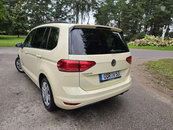 Yellow Volkswagen Touran 2017 in Prienai, with an engine capacity of 2.00 L and mileage of 296 thousand km for 6099 €, photo 5 on AUTOMOTO.COM.LV