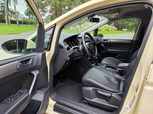 Yellow Volkswagen Touran 2017 in Prienai, with an engine capacity of 2.00 L and mileage of 296 thousand km for 6099 €, photo 8 on AUTOMOTO.COM.LV