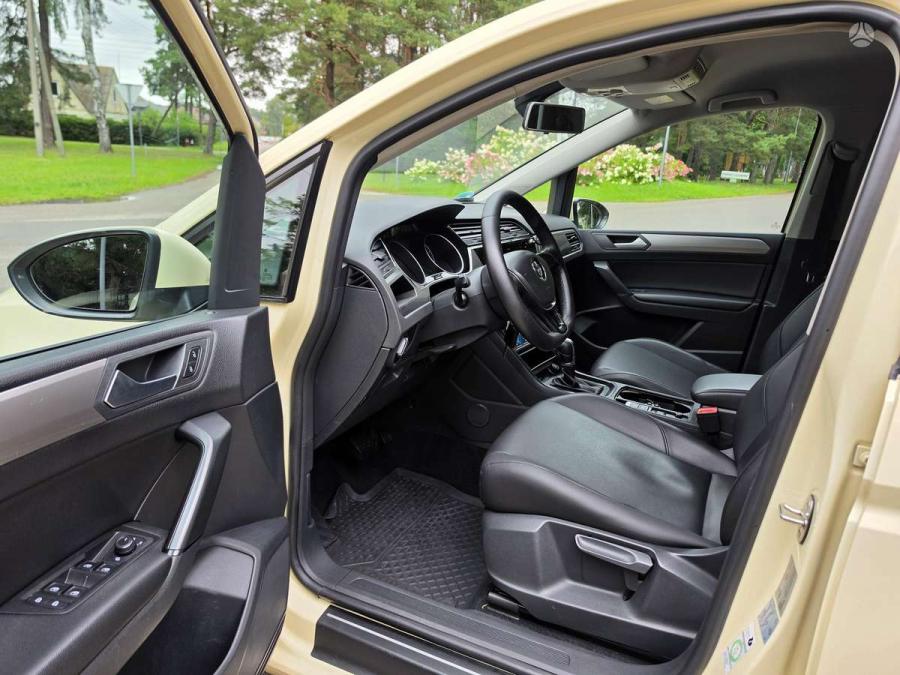 Yellow Volkswagen Touran 2017 in Prienai, with an engine capacity of 2.00 L and mileage of 296 thousand km for 6099 €, photo 8 on AUTOMOTO.COM.LV