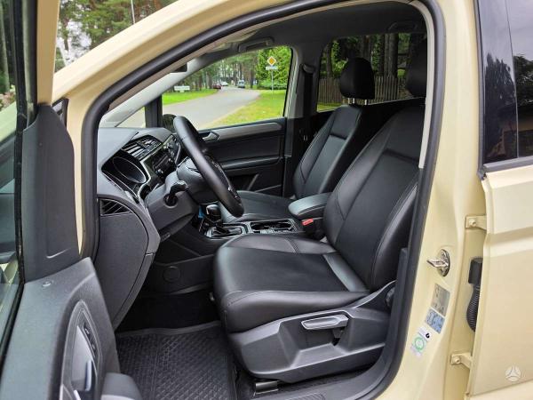 Yellow Volkswagen Touran 2017 in Prienai, with an engine capacity of 2.00 L and mileage of 296 thousand km for 6099 €, photo 10 on AUTOMOTO.COM.LV