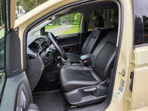 Yellow Volkswagen Touran 2017 in Prienai, with an engine capacity of 2.00 L and mileage of 296 thousand km for 6099 €, photo 10 on AUTOMOTO.COM.LV