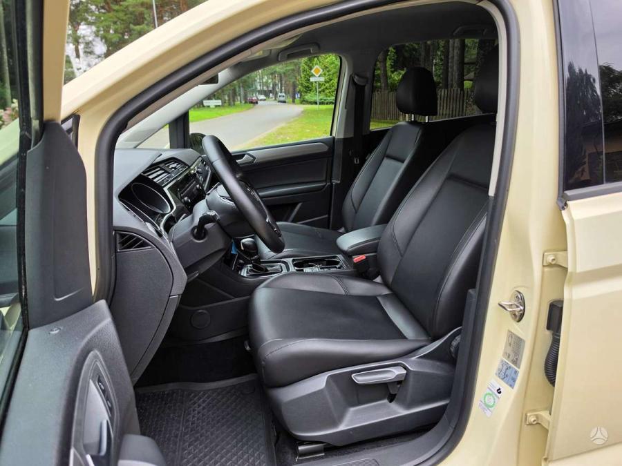 Yellow Volkswagen Touran 2017 in Prienai, with an engine capacity of 2.00 L and mileage of 296 thousand km for 6099 €, photo 10 on AUTOMOTO.COM.LV
