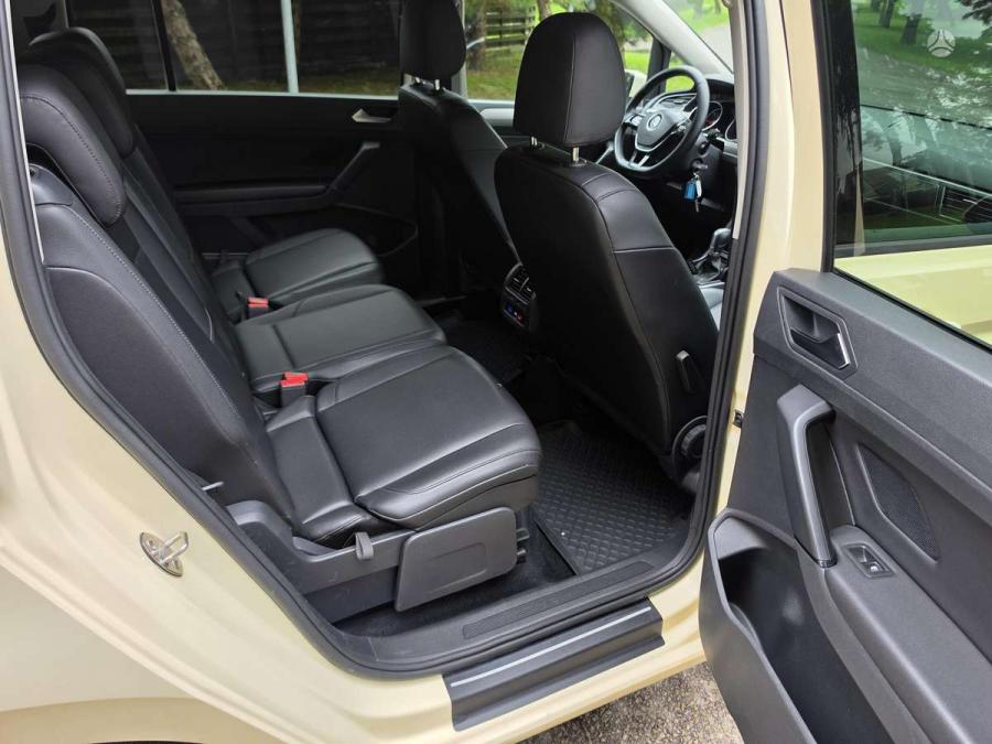 Yellow Volkswagen Touran 2017 in Prienai, with an engine capacity of 2.00 L and mileage of 296 thousand km for 6099 €, photo 12 on AUTOMOTO.COM.LV