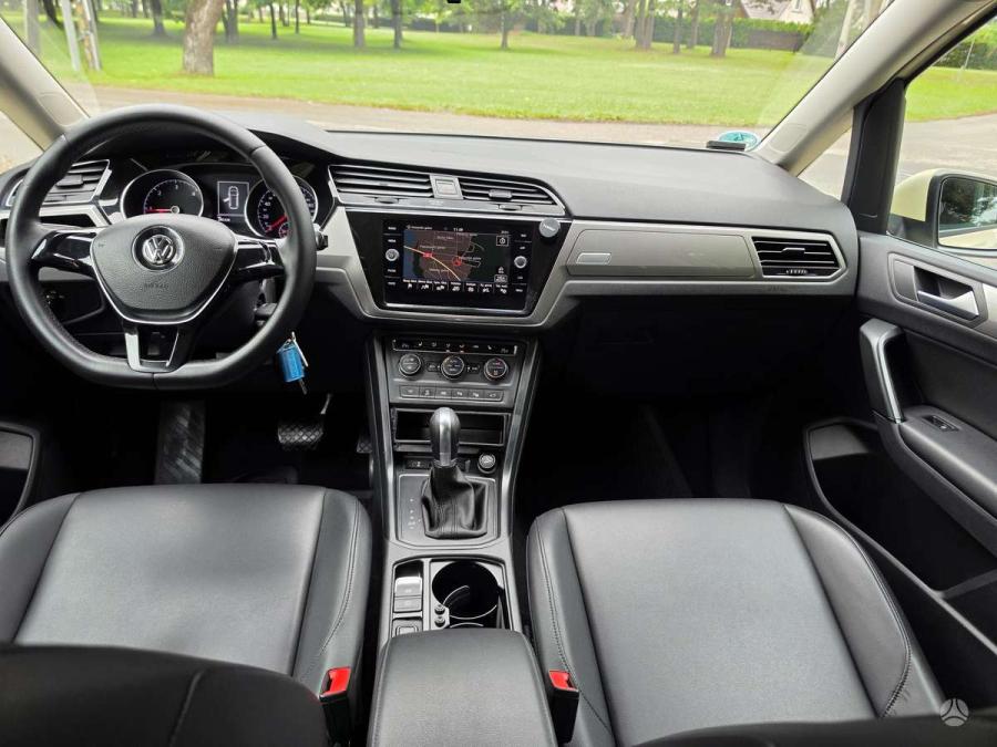 Yellow Volkswagen Touran 2017 in Prienai, with an engine capacity of 2.00 L and mileage of 296 thousand km for 6099 €, photo 13 on AUTOMOTO.COM.LV
