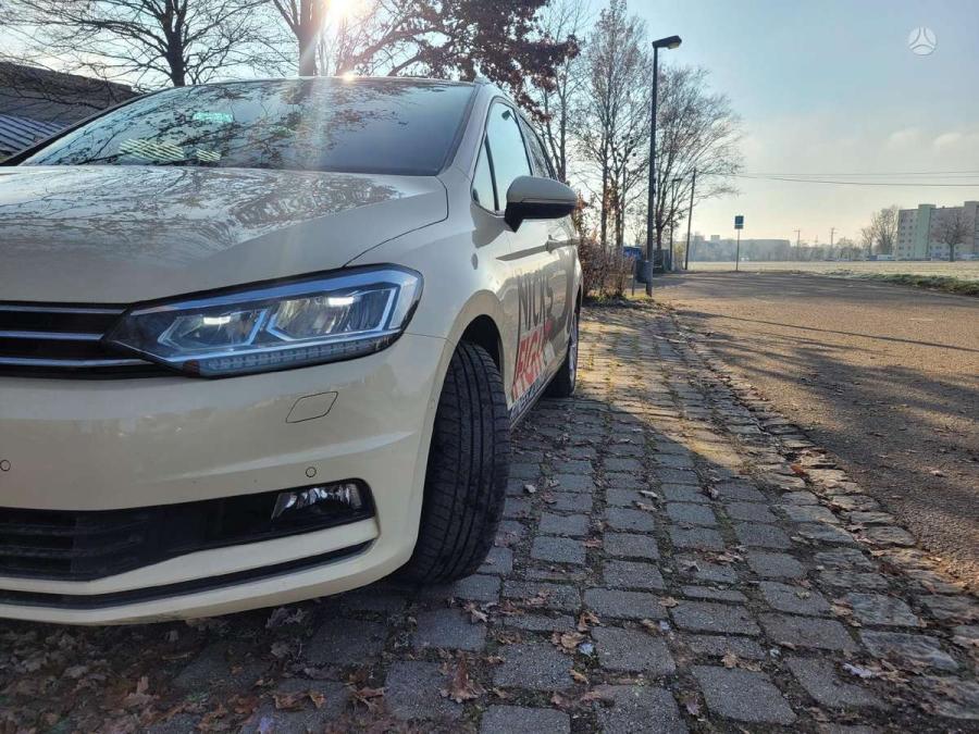 Dzeltens Volkswagen Touran 2019 Kauņa, ar dzinēja tilpumu 1.97 L un nobraukumu 299 tūkst. km par 6999 €, foto 2 vietnē AUTOMOTO.COM.LV