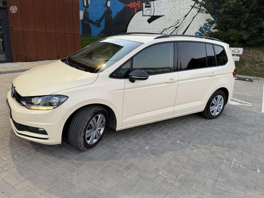 Yellow Volkswagen Touran 2019 in Klaipeda, with an engine capacity of 1.97 L and mileage of 257 thousand km for 8600 €, photo 1 on AUTOMOTO.COM.LV