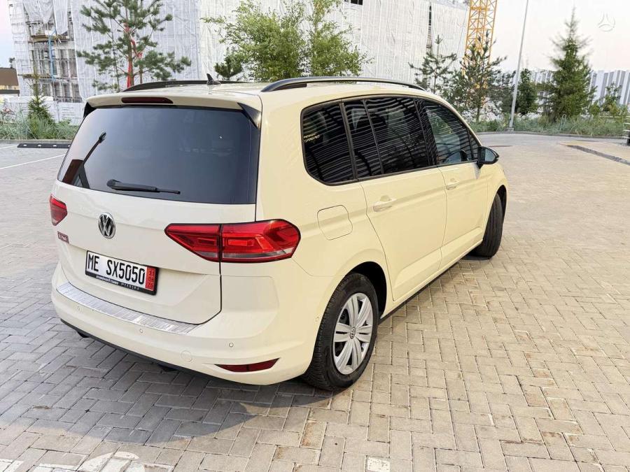Yellow Volkswagen Touran 2019 in Klaipeda, with an engine capacity of 1.97 L and mileage of 257 thousand km for 8600 €, photo 4 on AUTOMOTO.COM.LV