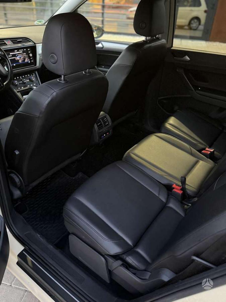 Yellow Volkswagen Touran 2019 in Klaipeda, with an engine capacity of 1.97 L and mileage of 257 thousand km for 8600 €, photo 7 on AUTOMOTO.COM.LV