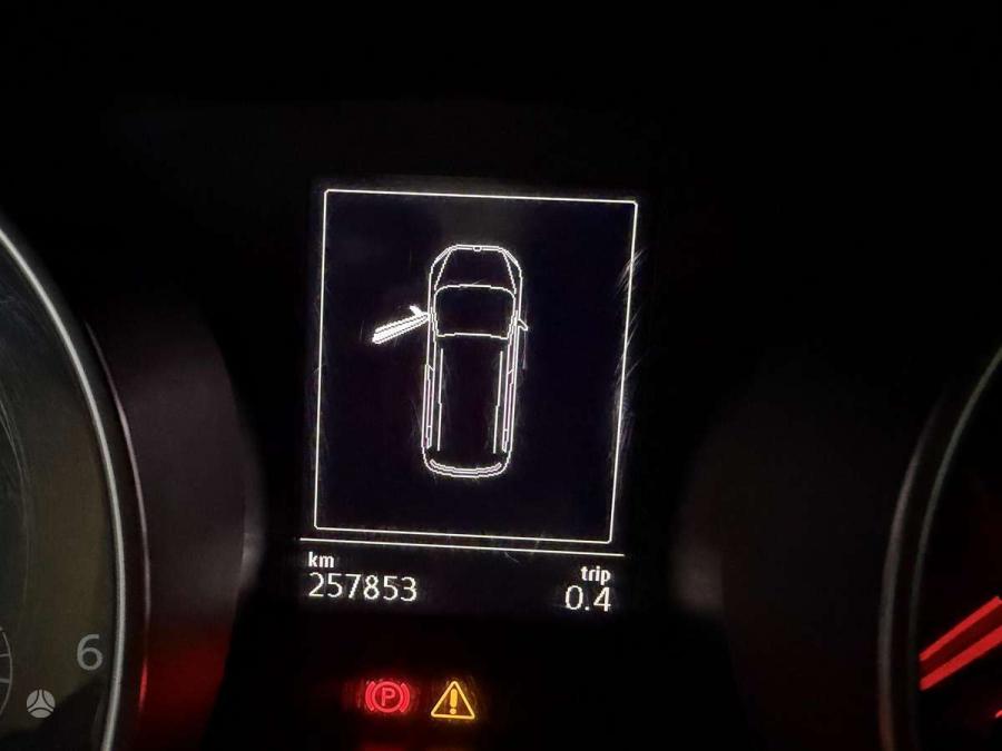 Yellow Volkswagen Touran 2019 in Klaipeda, with an engine capacity of 1.97 L and mileage of 257 thousand km for 8600 €, photo 10 on AUTOMOTO.COM.LV