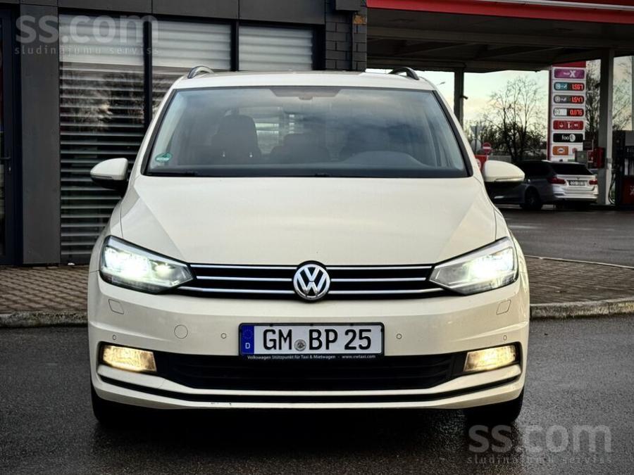 Yellow Volkswagen Touran 2020 in Riga, with an engine capacity of 2.00 L and mileage of 0 thousand km for 8700 €, photo 4 on AUTOMOTO.COM.LV