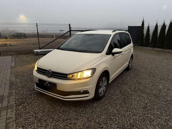 Yellow Volkswagen Touran 2020 in Kaunas, with an engine capacity of 1.60 L and mileage of 375 thousand km for 7700 €, photo 1 on AUTOMOTO.COM.LV