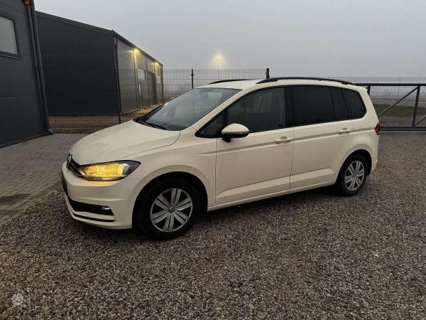 Yellow Volkswagen Touran 2020 in Kaunas, with an engine capacity of 1.60 L and mileage of 375 thousand km for 7700 €, photo 2 on AUTOMOTO.COM.LV