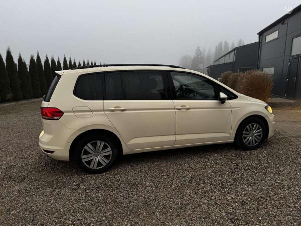 Yellow Volkswagen Touran 2020 in Kaunas, with an engine capacity of 1.60 L and mileage of 375 thousand km for 7700 €, photo 5 on AUTOMOTO.COM.LV