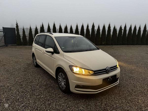 Yellow Volkswagen Touran 2020 in Kaunas, with an engine capacity of 1.60 L and mileage of 375 thousand km for 7700 €, photo 7 on AUTOMOTO.COM.LV