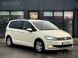 Yellow Volkswagen Touran 2020 in Riga, with an engine capacity of 2.00 L and mileage of 230 thousand km for 8000 €, photo 4 on AUTOMOTO.COM.LV