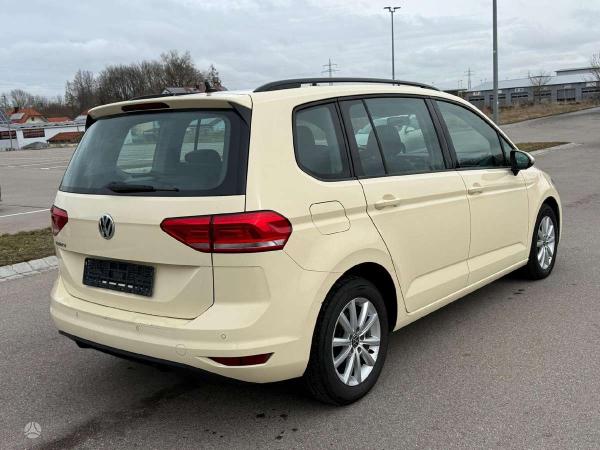 Yellow Volkswagen Touran 2021 in Kaunas, with an engine capacity of 1.97 L and mileage of 245 thousand km for 9999 €, photo 4 on AUTOMOTO.COM.LV