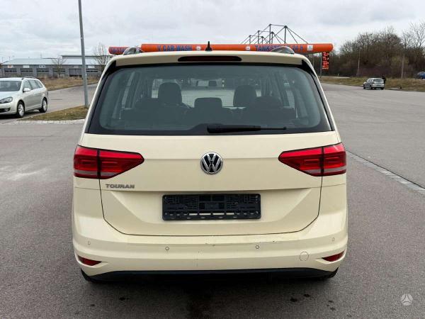 Yellow Volkswagen Touran 2021 in Kaunas, with an engine capacity of 1.97 L and mileage of 245 thousand km for 9999 €, photo 6 on AUTOMOTO.COM.LV