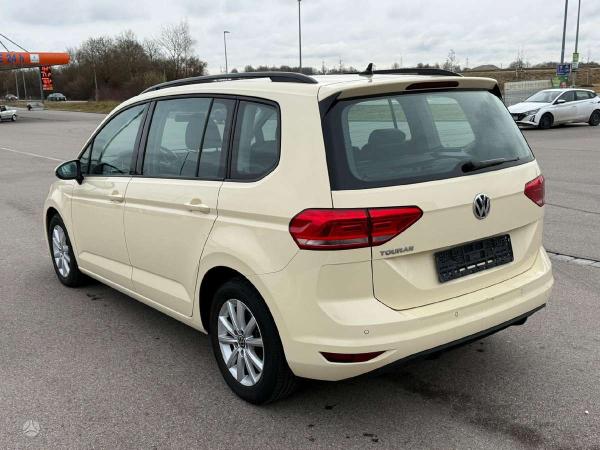 Yellow Volkswagen Touran 2021 in Kaunas, with an engine capacity of 1.97 L and mileage of 245 thousand km for 9999 €, photo 7 on AUTOMOTO.COM.LV