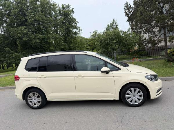 Dzeltens Volkswagen Touran 2021 Kauņa, ar dzinēja tilpumu 1.97 L un nobraukumu 240 tūkst. km par 8650 €, foto 4 vietnē AUTOMOTO.COM.LV
