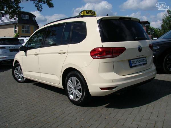 Yellow Volkswagen Touran 2023 in Kaunas, with an engine capacity of 2.00 L and mileage of 89 thousand km for 27961 €, photo 4 on AUTOMOTO.COM.LV