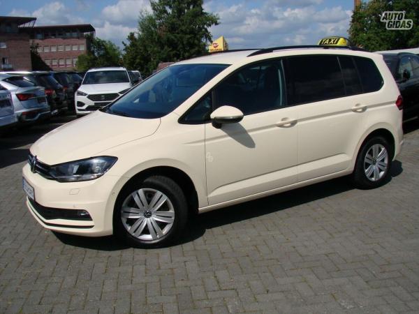 Yellow Volkswagen Touran 2023 in Kaunas, with an engine capacity of 2.00 L and mileage of 89 thousand km for 27961 €, photo 8 on AUTOMOTO.COM.LV