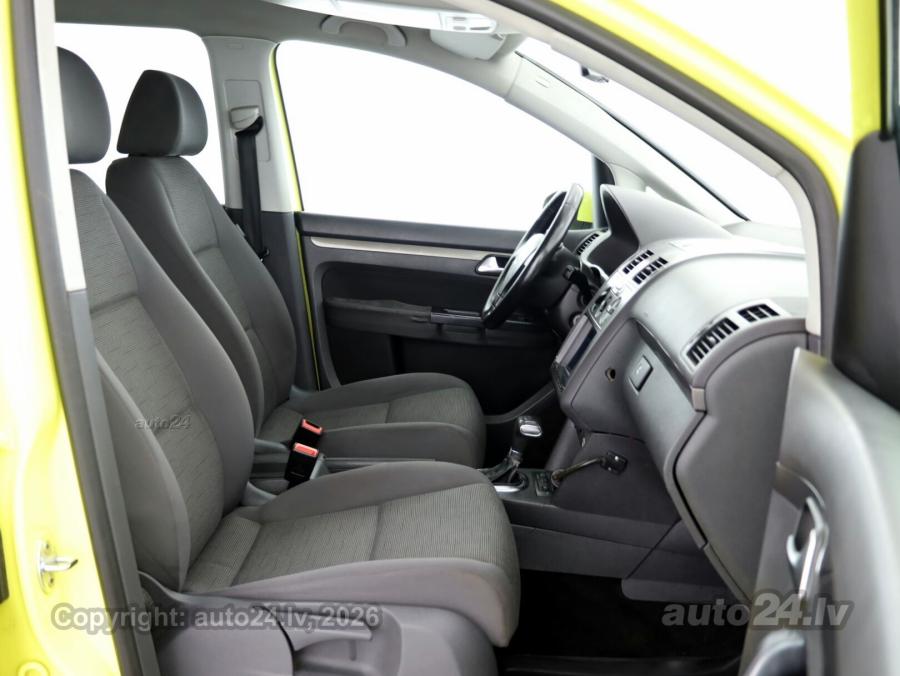Dzeltens Volkswagen Touran 2010 Tallina, ar dzinēja tilpumu 1.40 L un nobraukumu 218 tūkst. km par 2299 €, foto 7 vietnē AUTOMOTO.COM.LV