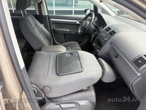 Yellow Volkswagen Touran 2012 in Viljandi, with an engine capacity of 1.20 L and mileage of 161 thousand km for 6990 €, photo 9 on AUTOMOTO.COM.LV