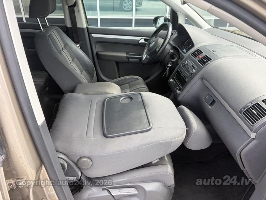 Yellow Volkswagen Touran 2012 in Viljandi, with an engine capacity of 1.20 L and mileage of 161 thousand km for 6990 €, photo 9 on AUTOMOTO.COM.LV