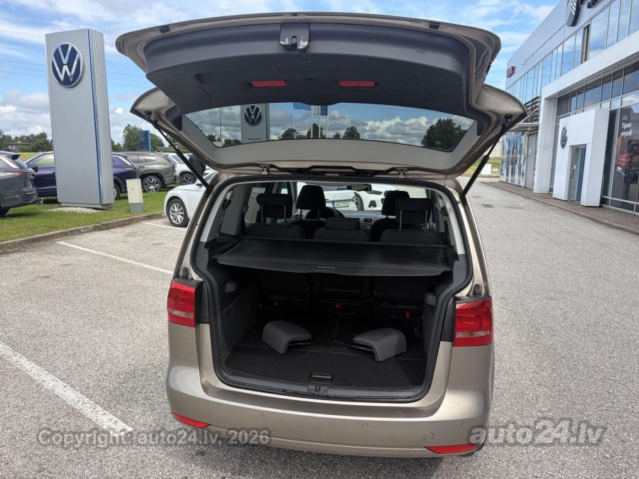 Yellow Volkswagen Touran 2012 in Viljandi, with an engine capacity of 1.20 L and mileage of 161 thousand km for 6990 €, photo 12 on AUTOMOTO.COM.LV