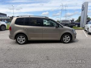 Yellow Volkswagen Touran 2012 in Viljandi, with an engine capacity of 1.20 L and mileage of 161 thousand km for 6990 €, photo 18 on AUTOMOTO.COM.LV
