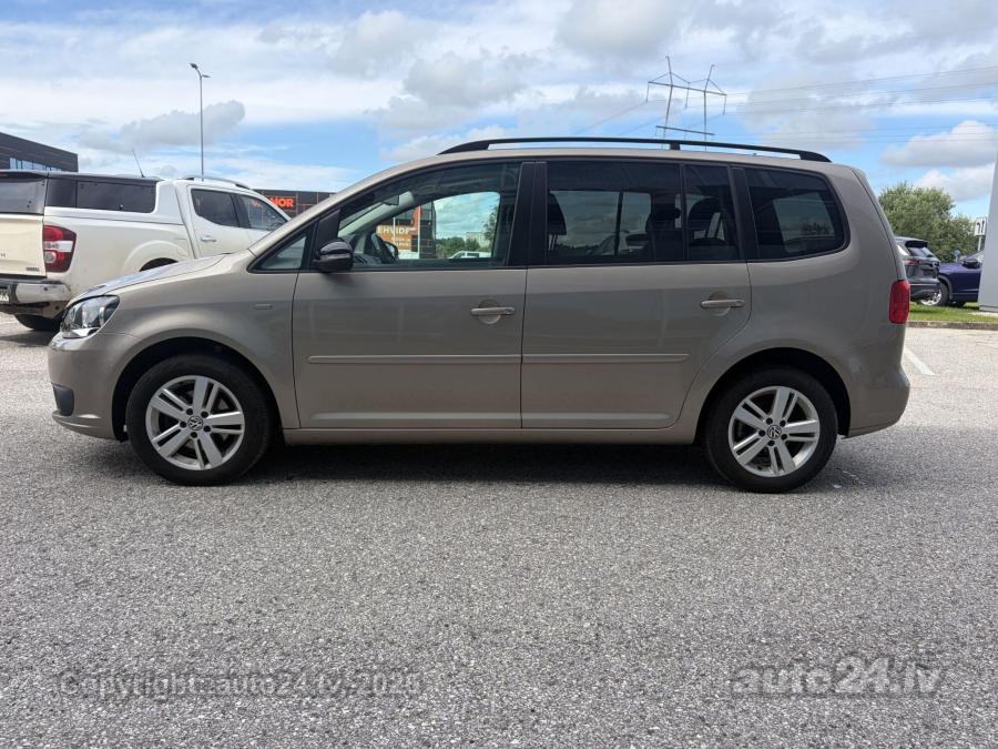Yellow Volkswagen Touran 2012 in Viljandi, with an engine capacity of 1.20 L and mileage of 161 thousand km for 6990 €, photo 19 on AUTOMOTO.COM.LV