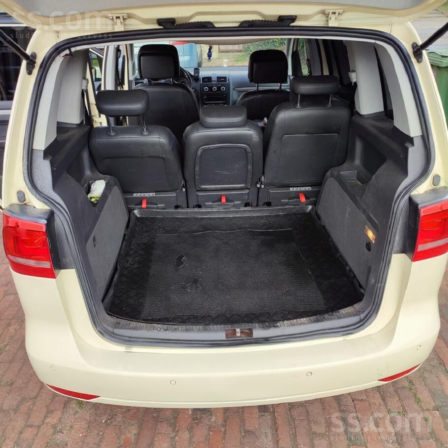 Dzeltens Volkswagen Touran 2015 Liepāja, ar dzinēja tilpumu 2.00 L un nobraukumu 0 tūkst. km par 2100 €, foto 5 vietnē AUTOMOTO.COM.LV