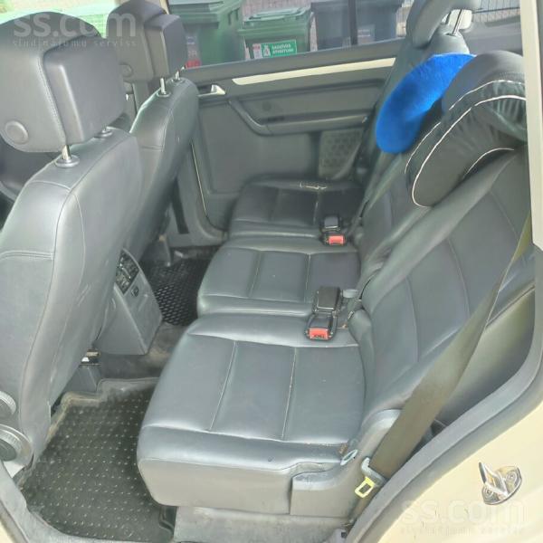 Yellow Volkswagen Touran 2015 in Liepaja, with an engine capacity of 2.00 L and mileage of 0 thousand km for 2100 €, photo 5 on AUTOMOTO.COM.LV