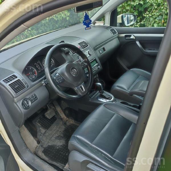 Yellow Volkswagen Touran 2015 in Liepaja, with an engine capacity of 2.00 L and mileage of 0 thousand km for 2100 €, photo 7 on AUTOMOTO.COM.LV