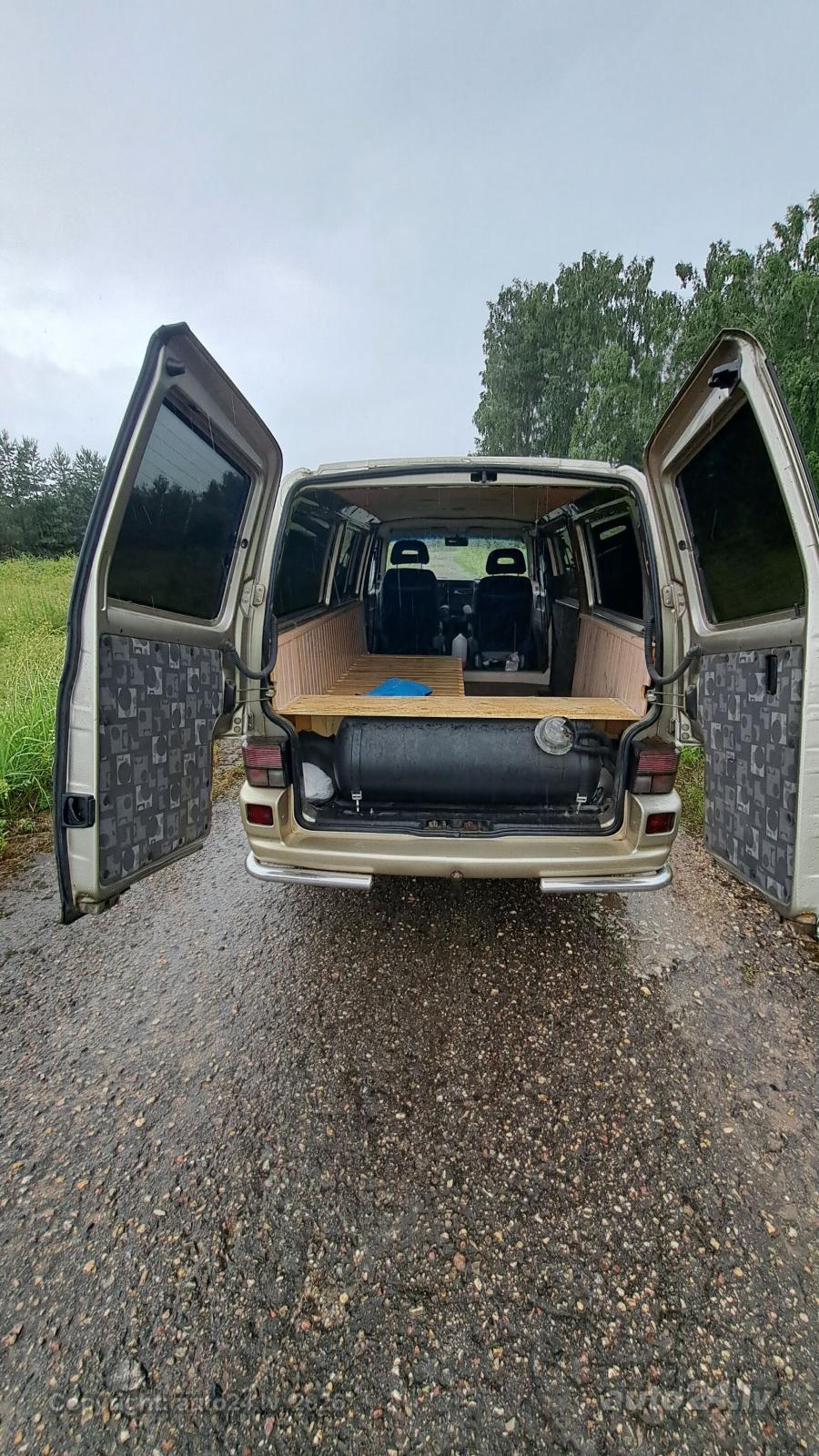 Smilšu krāsa Volkswagen Transporter 2000 Veru, ar dzinēja tilpumu 2.50 L un nobraukumu 357 tūkst. km par 4300 €, foto 10 vietnē AUTOMOTO.COM.LV