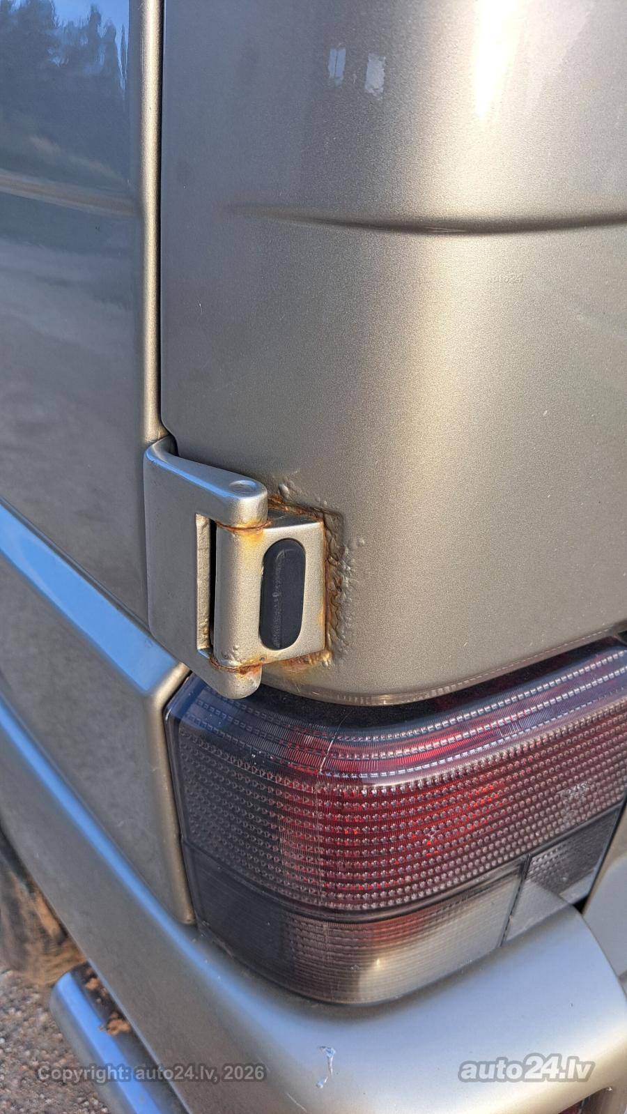 Smilšu krāsa Volkswagen Transporter 2000 Veru, ar dzinēja tilpumu 2.50 L un nobraukumu 357 tūkst. km par 4300 €, foto 12 vietnē AUTOMOTO.COM.LV