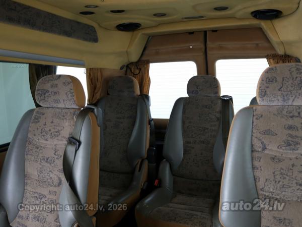 Beige Volkswagen Transporter 2008 in Tallinn, with an engine capacity of 2.50 L and mileage of 491 thousand km for 2999 €, photo 8 on AUTOMOTO.COM.LV