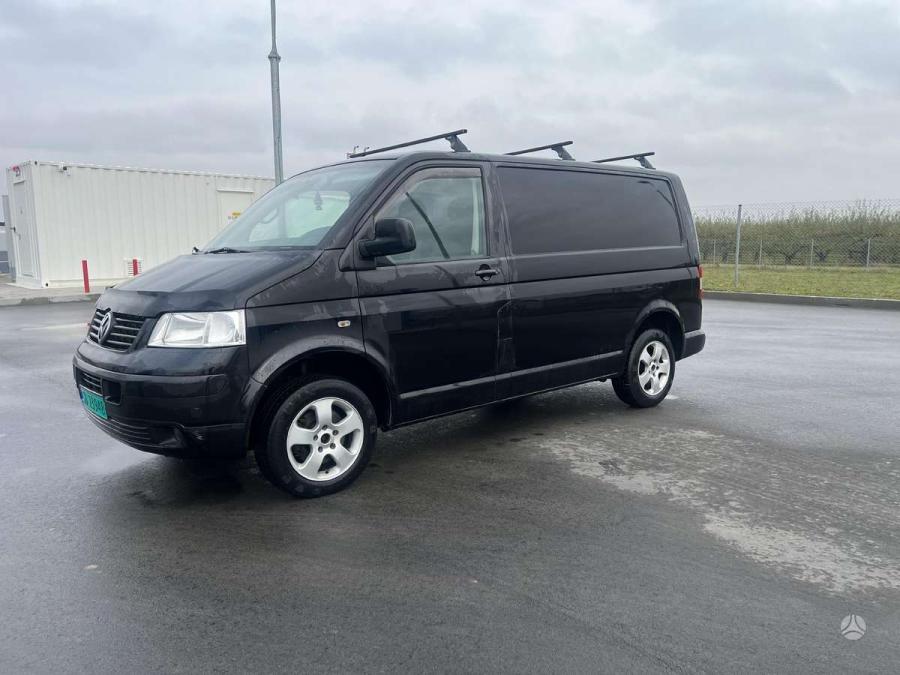 Black Volkswagen Transporter 2005 in Pasvalys, with an engine capacity of 2.50 L and mileage of 270 thousand km for 3750 €, photo 1 on AUTOMOTO.COM.LV