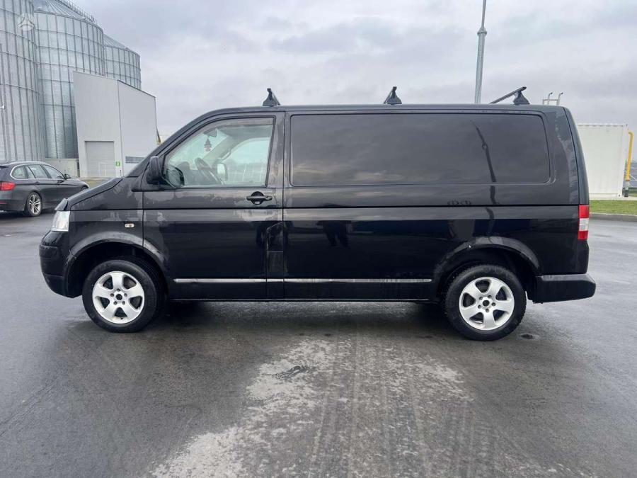 Black Volkswagen Transporter 2005 in Pasvalys, with an engine capacity of 2.50 L and mileage of 270 thousand km for 3750 €, photo 2 on AUTOMOTO.COM.LV