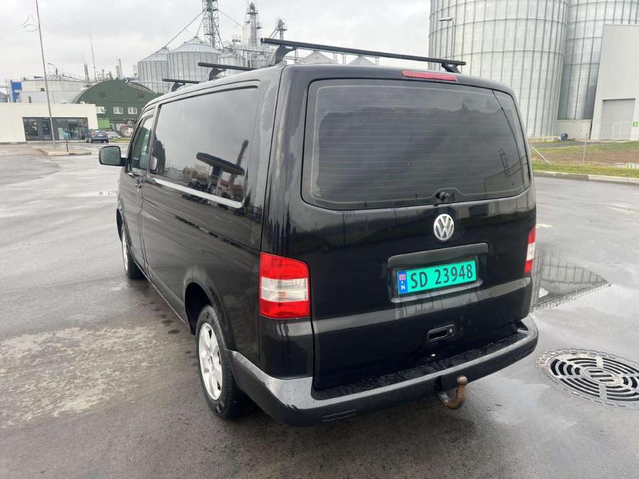 Black Volkswagen Transporter 2005 in Pasvalys, with an engine capacity of 2.50 L and mileage of 270 thousand km for 3750 €, photo 4 on AUTOMOTO.COM.LV