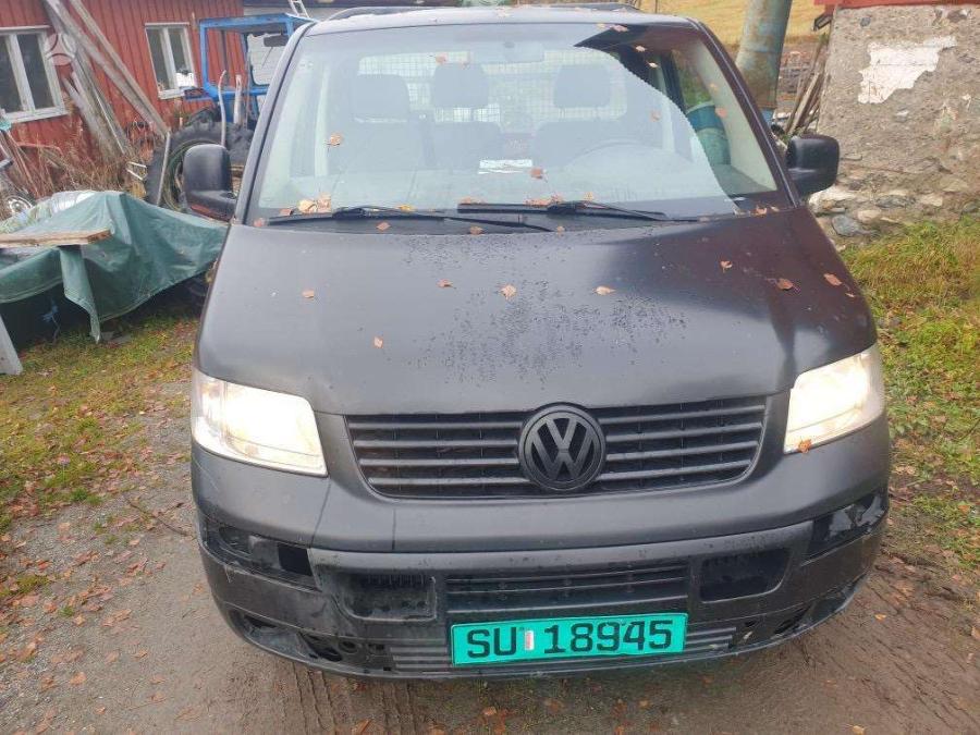 Black Volkswagen Transporter 2005 in Panevezys, with an engine capacity of 2.50 L and mileage of 300 thousand km for 3600 €, photo 2 on AUTOMOTO.COM.LV