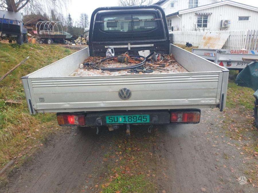 Black Volkswagen Transporter 2005 in Panevezys, with an engine capacity of 2.50 L and mileage of 300 thousand km for 3600 €, photo 3 on AUTOMOTO.COM.LV