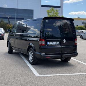Black Volkswagen Transporter 2005 in Vilnius, with an engine capacity of 2.46 L and mileage of 373 thousand km for 6350 €, photo 5 on AUTOMOTO.COM.LV