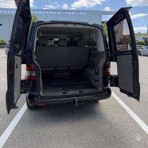 Black Volkswagen Transporter 2005 in Vilnius, with an engine capacity of 2.46 L and mileage of 373 thousand km for 6350 €, photo 6 on AUTOMOTO.COM.LV